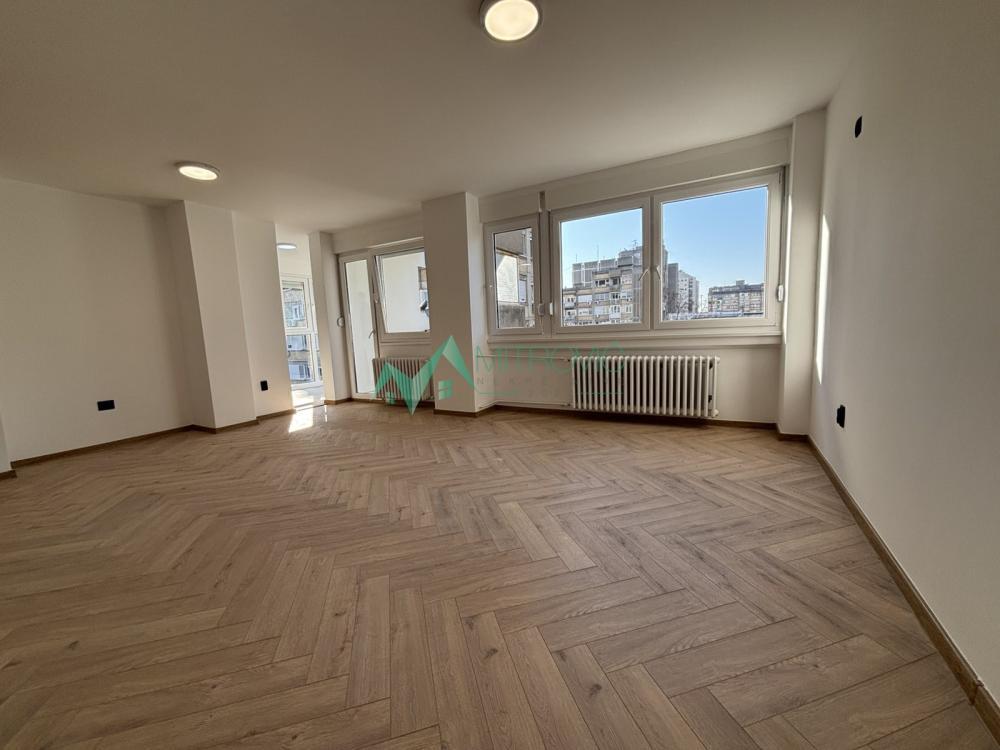 Trosoban stan na prodaju, 73m2, 216.300€