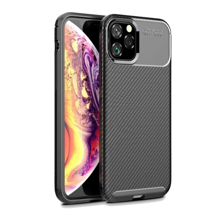 Maska Carbon Defender za iPhone 11 crna