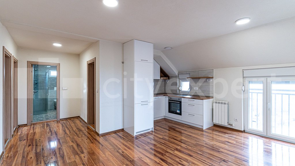 Stan u kući za izdavanje BEZ PROVIZIJE: Trosoban, 88m², Vodovodska, Čukarica - 700€