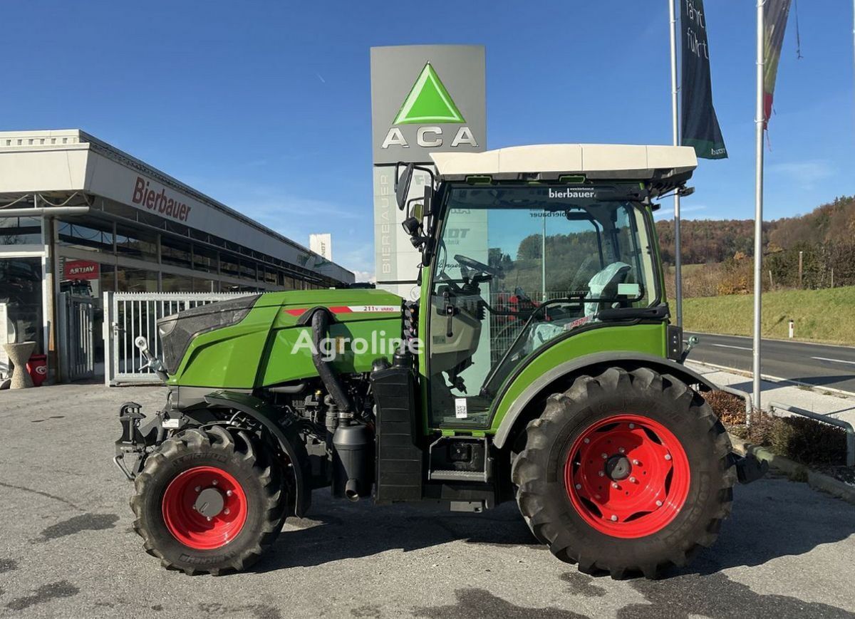 Fendt 211 Vario V (Gen3) traktor točkaš