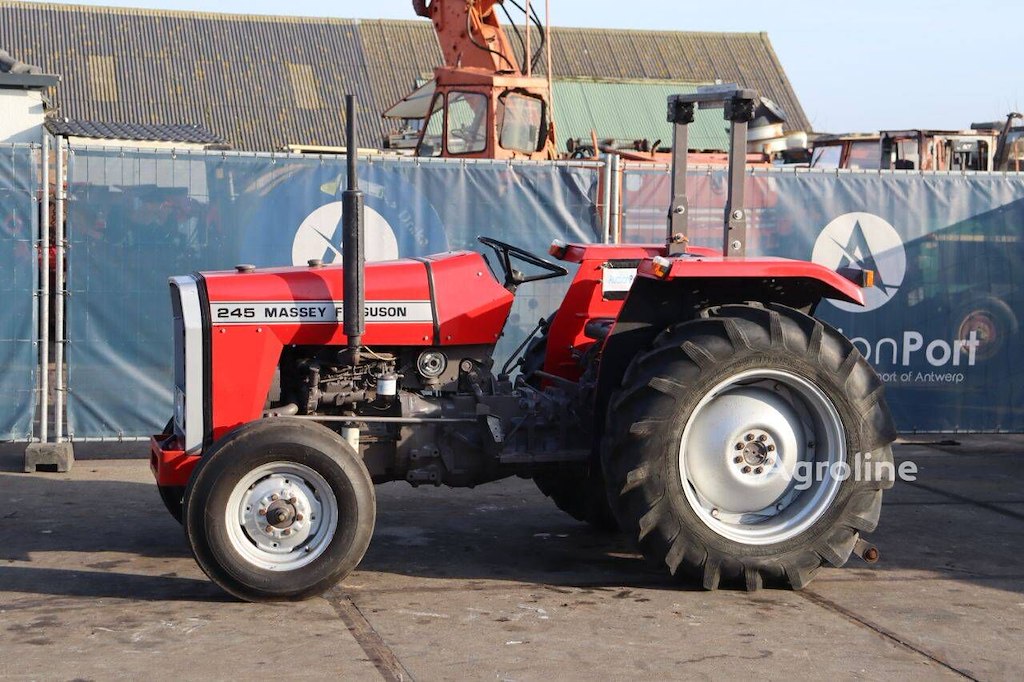 Prodaje se Massey Ferguson 245 traktor točkaš na aukciji