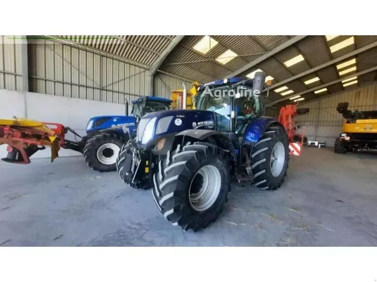 New Holland t7-270ac traktor točkaš