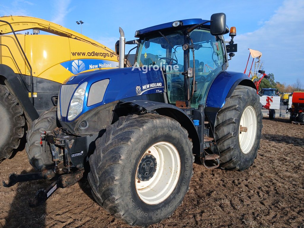 New Holland T7.250 traktor točkaš