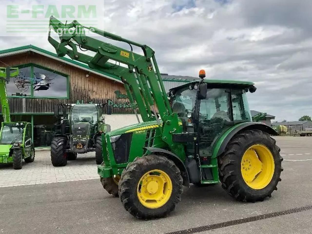 John Deere 5085m traktor točkaš