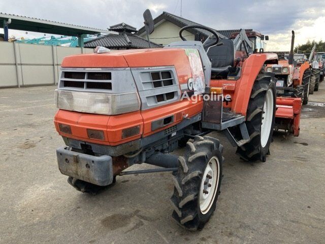 Kubota TRACTOR(Kubota) mototraktor