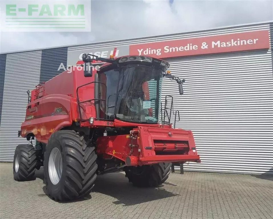 Case IH 8250 axial-flow 8250 med 35 fod varioskærebord kombajn za žito