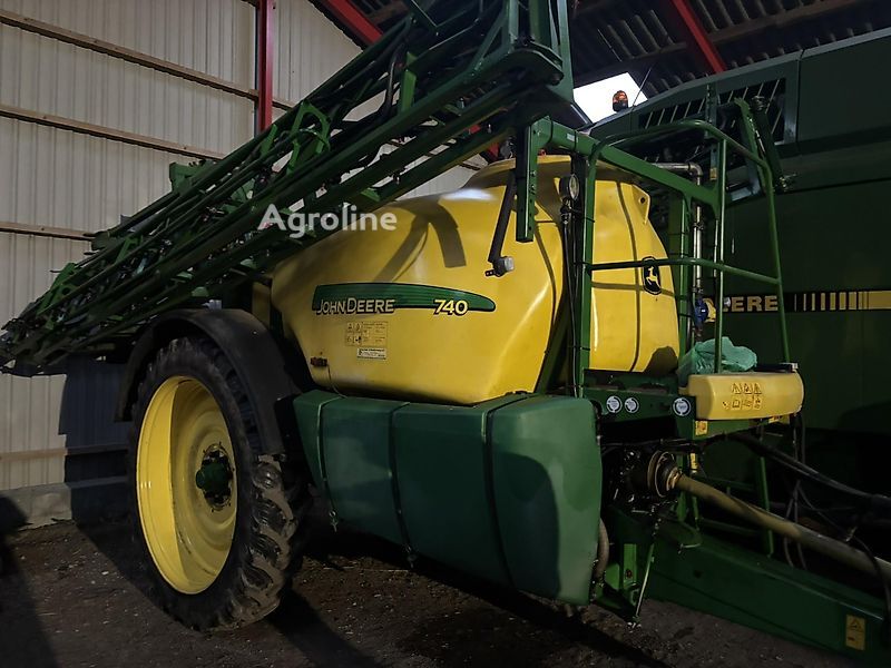 John Deere 740 vučena prskalica