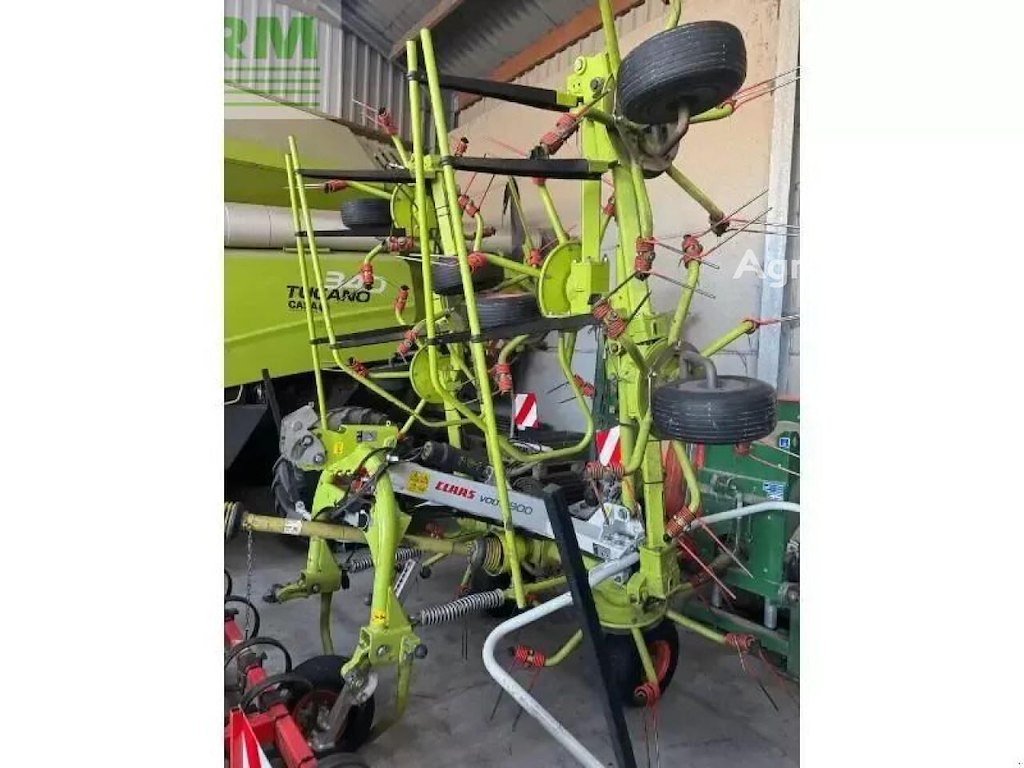 Claas volto 930 prevrtač sena