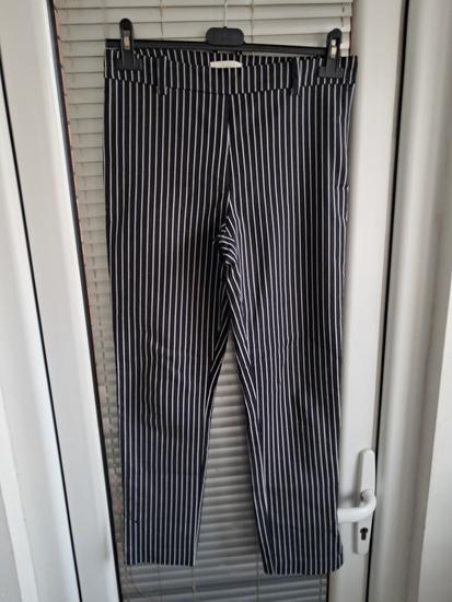 H&M duboke pantalone sa straftama vel 38