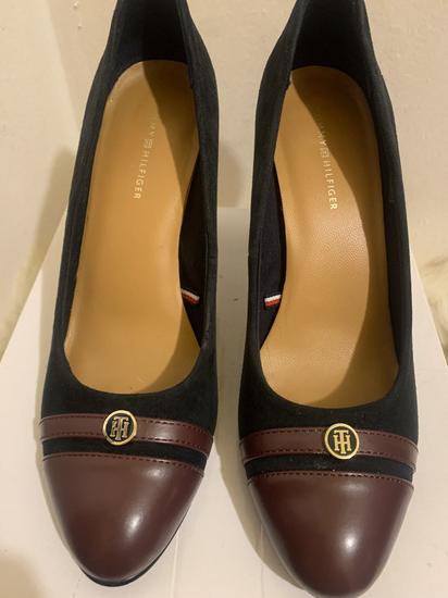 Tommy Hilfiger broj 38