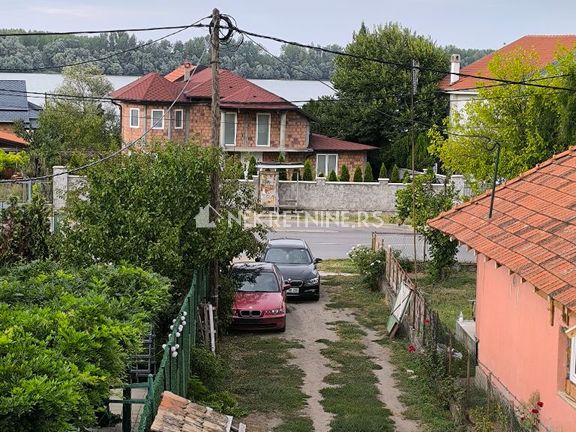 Kuća sa pogledom na Dunav na glavnom putu Jugovo