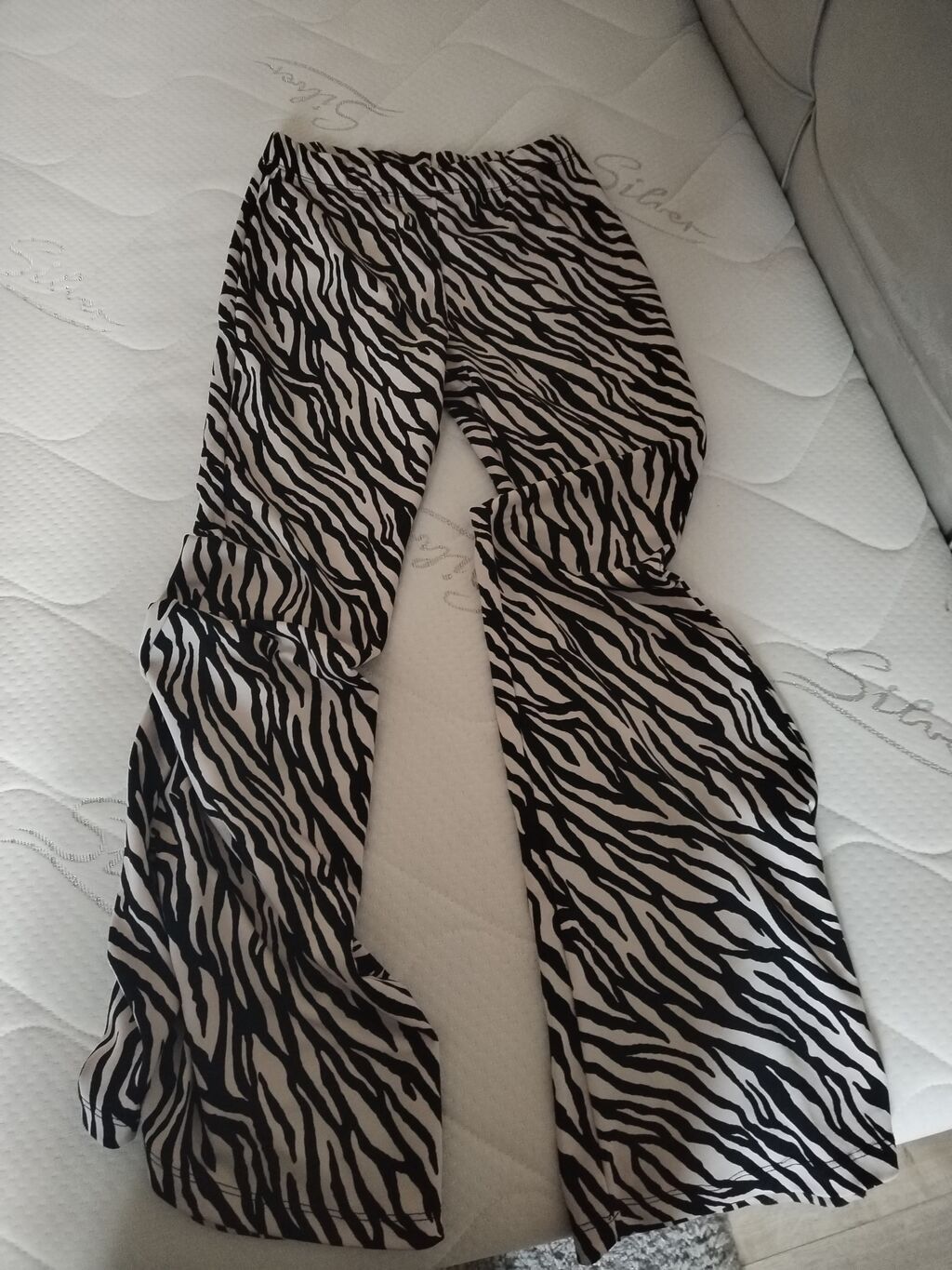 Ženske pantalone sa animal printom – 2 modela - Model 1: Zebra print
