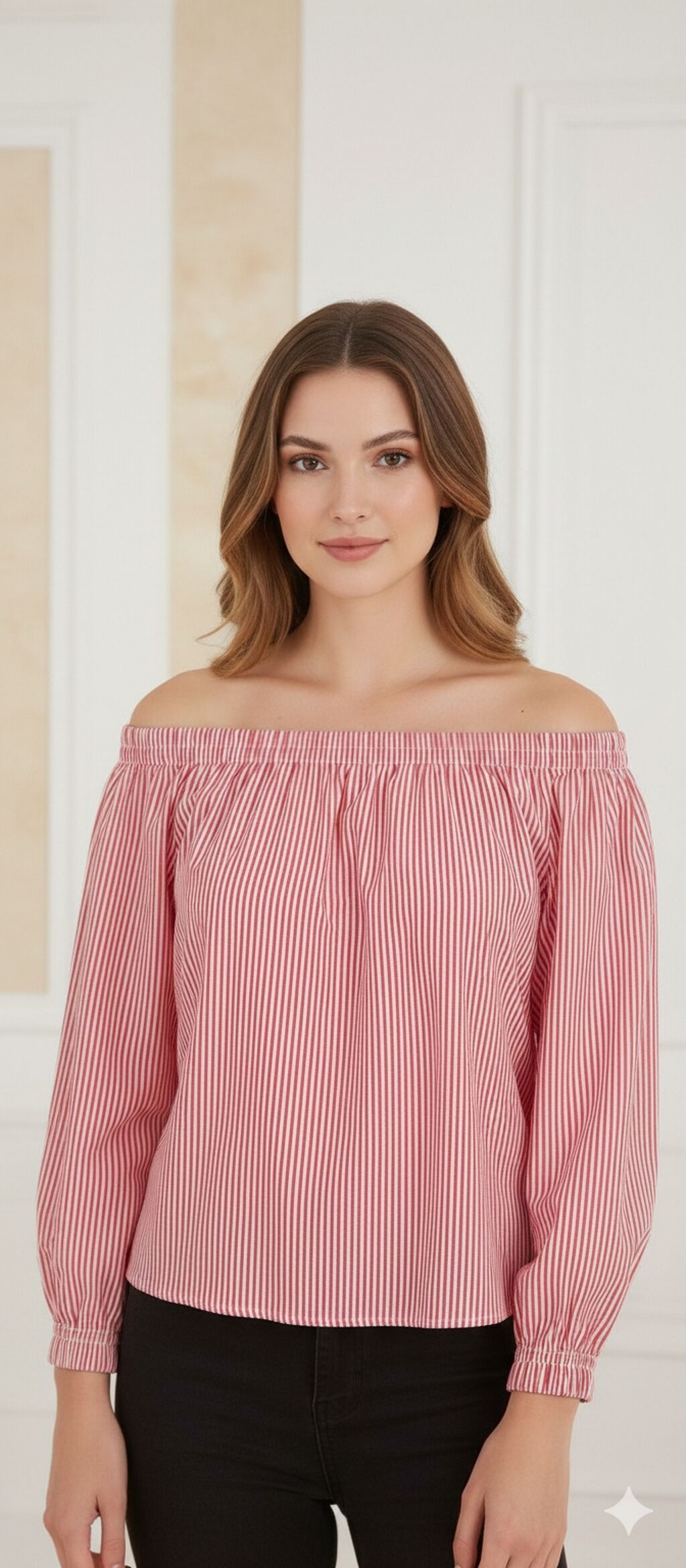Ženska bluza na otkrivene ramene (off-shoulder) sa finim uskim prugama