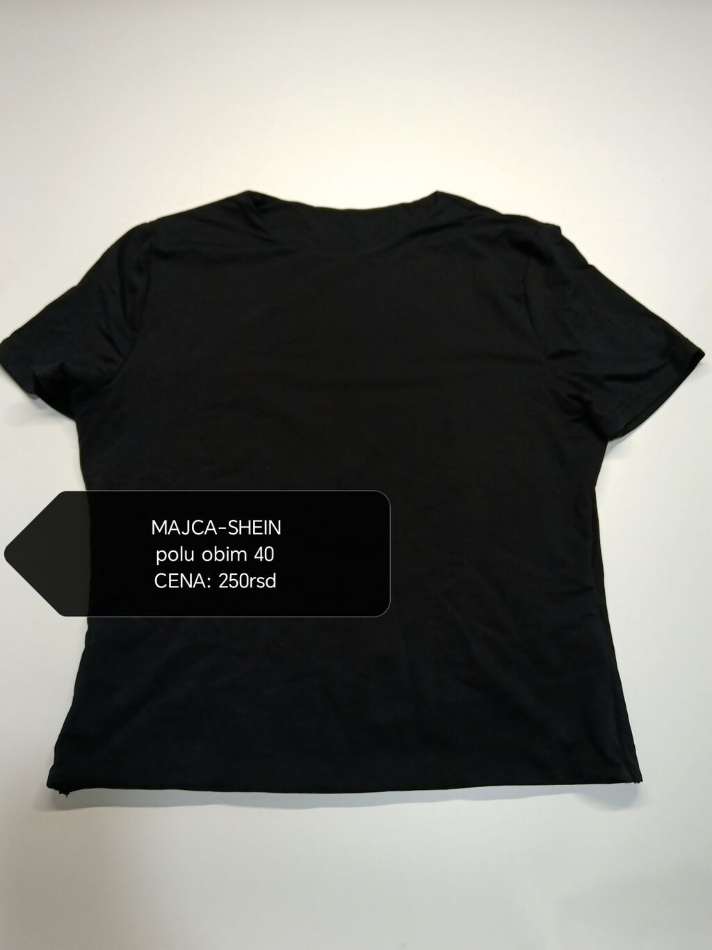 Majica SHEIN, crna, klasičnog kroja sa okruglim izrezom i kratkim