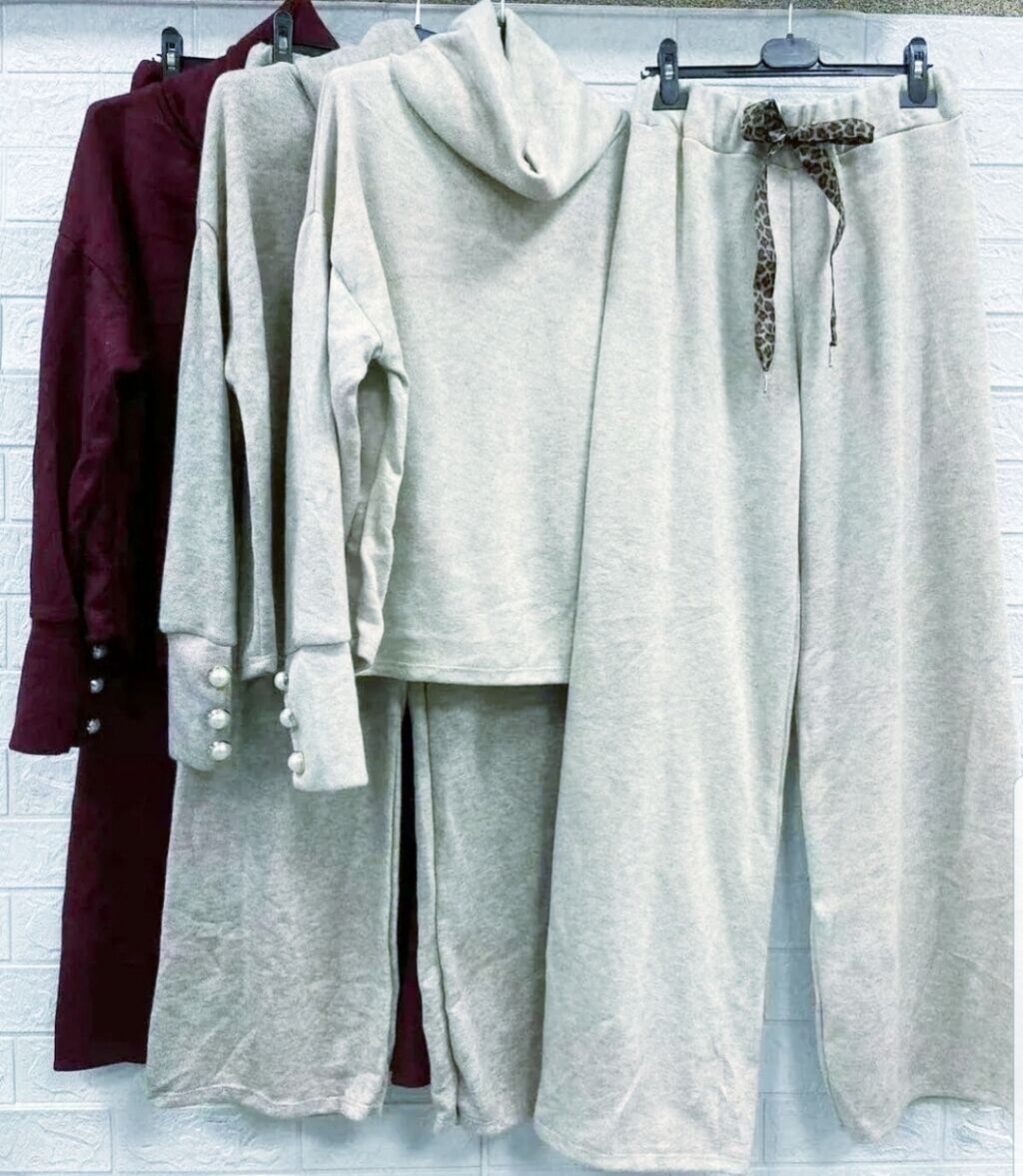 Kompet gornji deo sa rolkom sa rukavima na gugmice i donji deo