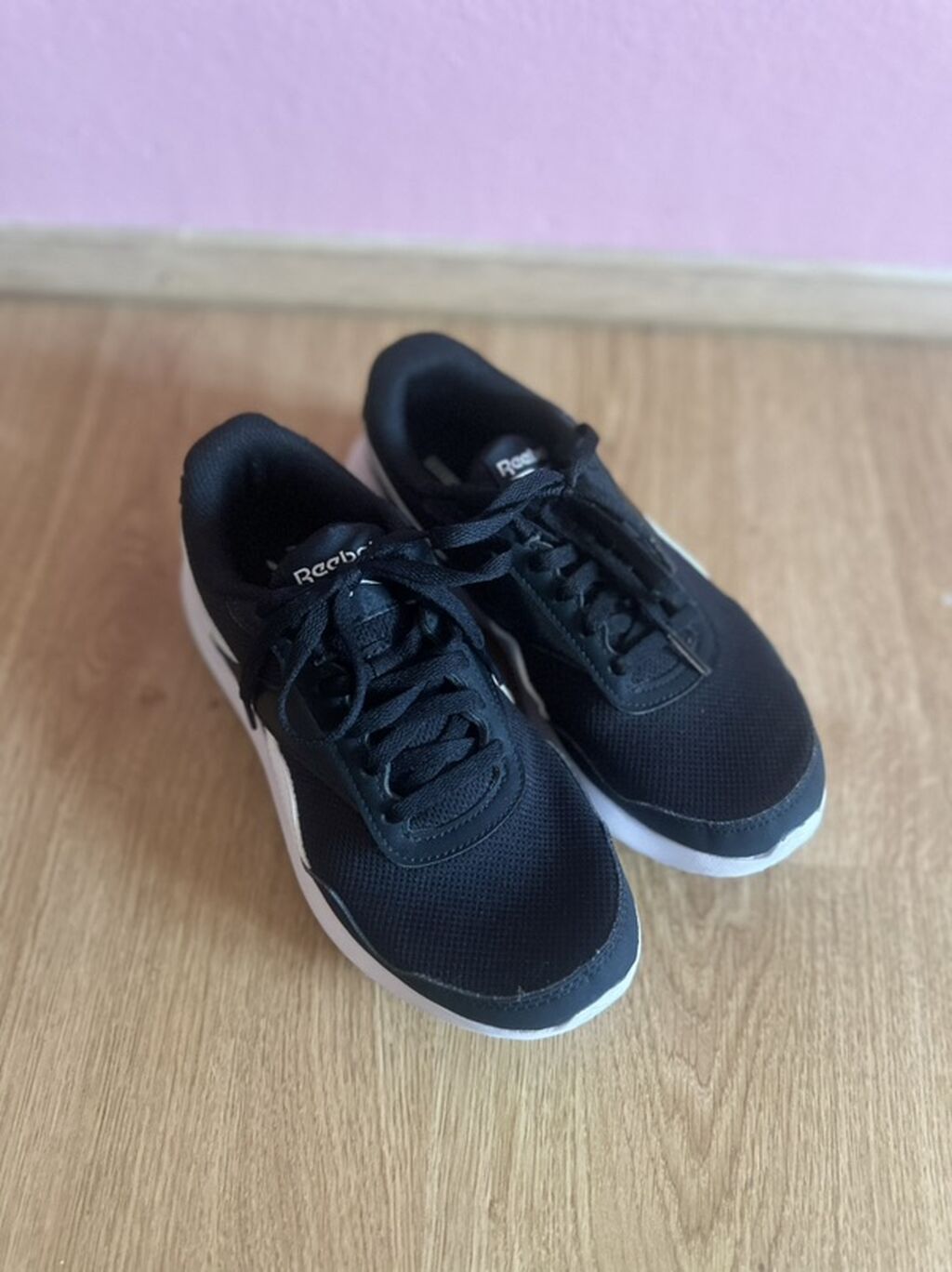 Reebok patike – crno‑bele Kao nove - veličina 36 - Brend/model