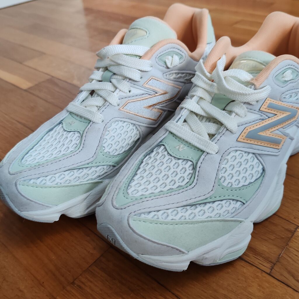 New Balance model 9060 nosene vrlo kratko,bez ikakvih tragova