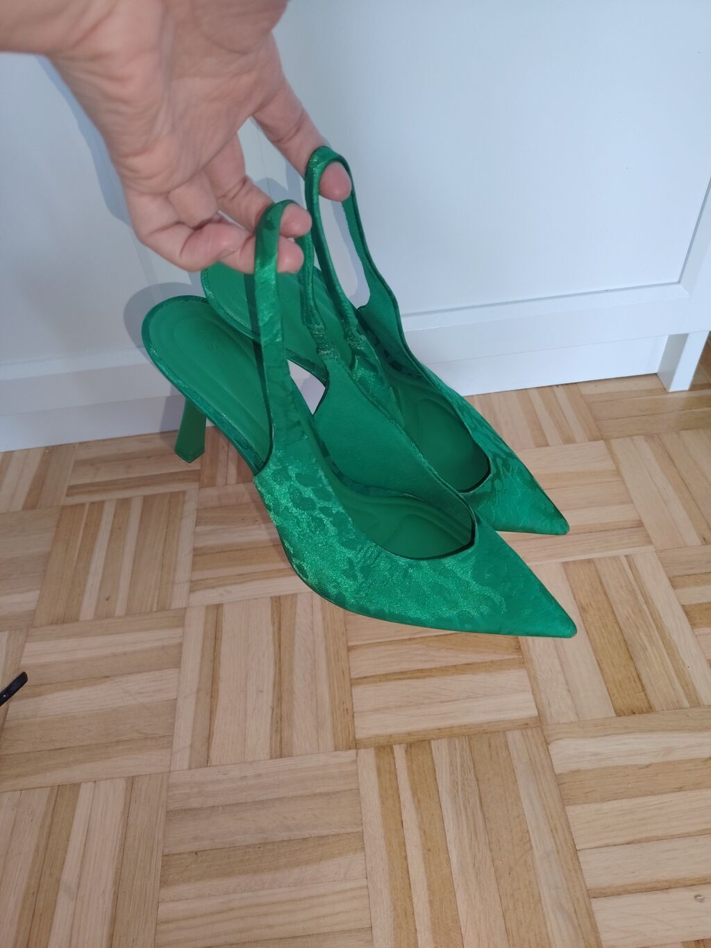 Zelene ženske cipele s otvorenom petom (slingback) i špicastim vrhom