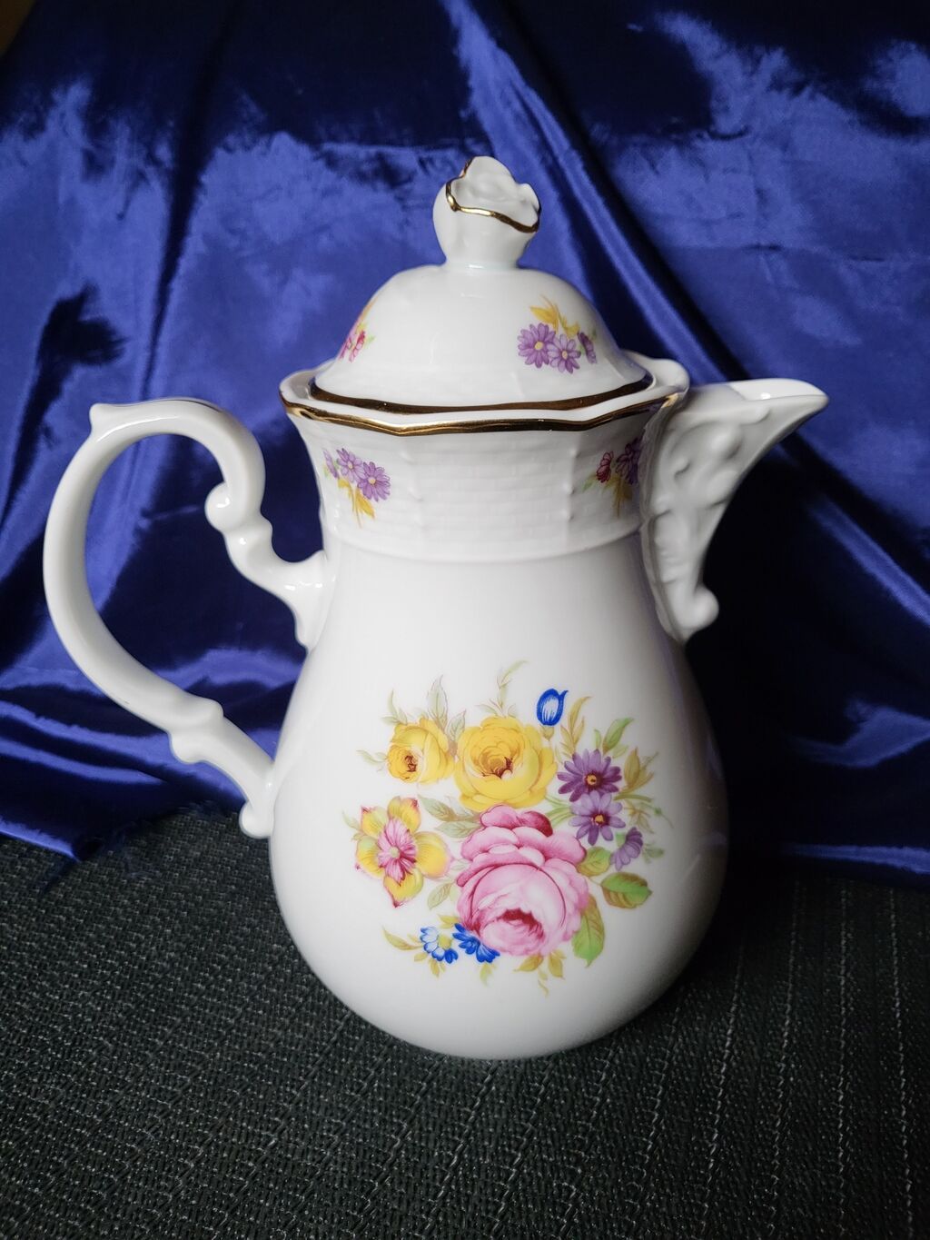 Bokal nov vintaz Thun porcelan Bohemija. Bokal perfektan