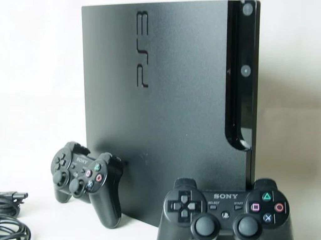 U ponudi Sony Playstation 3 sa naslova. Konzola je lepo očuvana, radno