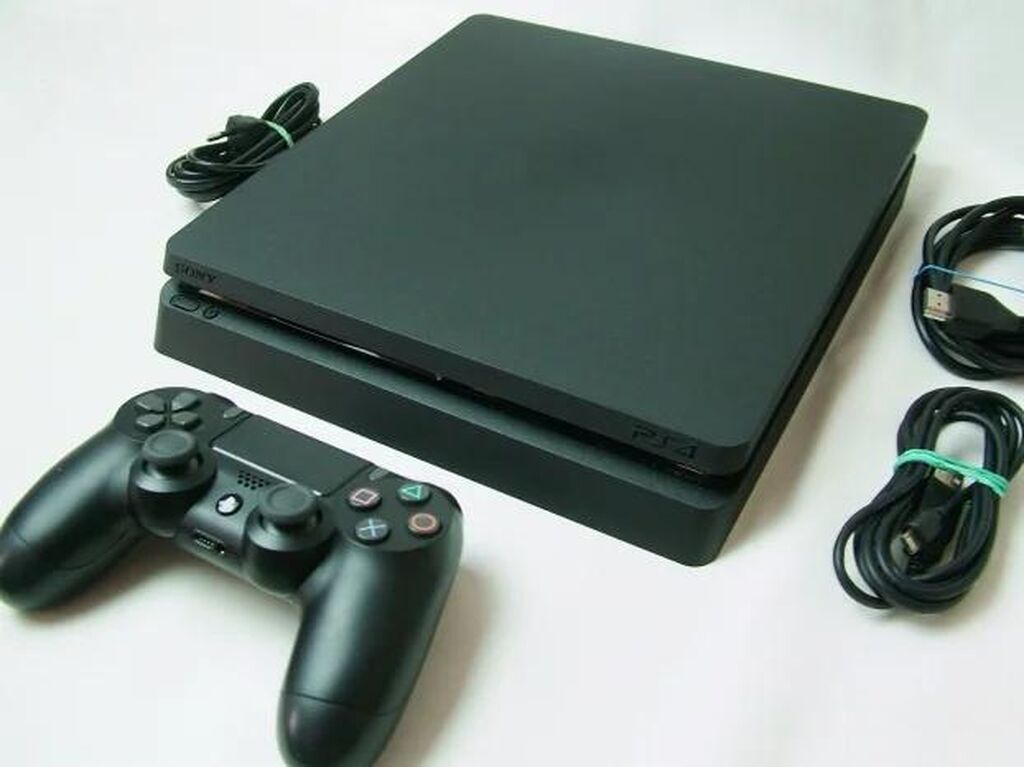 U ponudi je Sony PlayStation 4 Slim sa naslova. Stanje: kao nova, 20