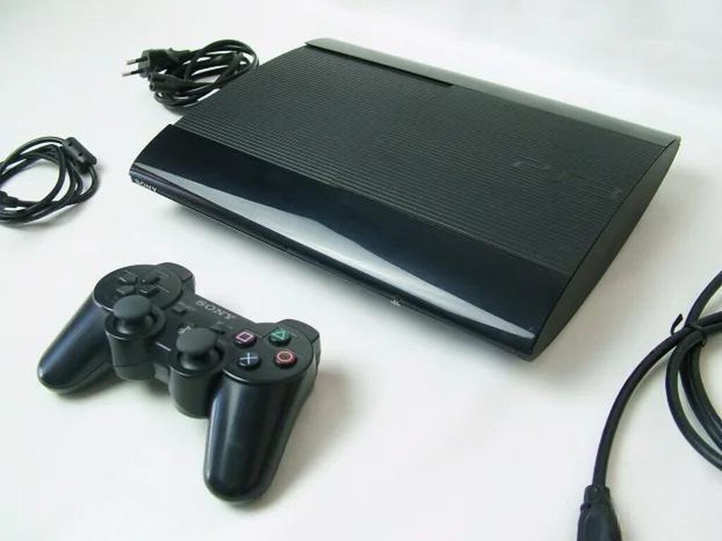 U ponudi je PlayStation 3 Slim konzola sa naslova. Stanje: odlično