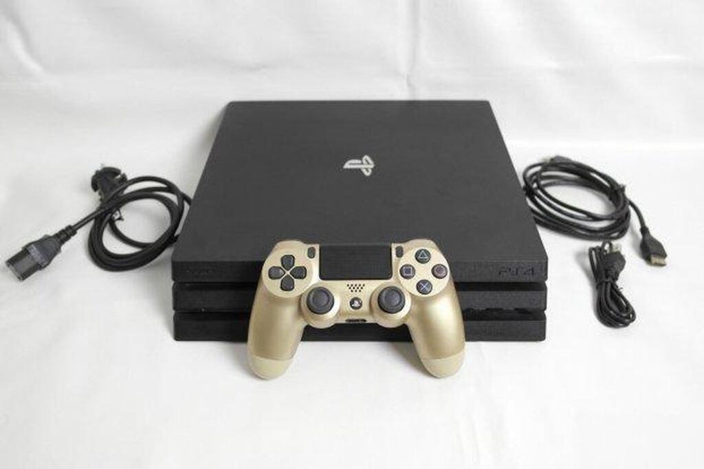 U ponudi je Sony PlayStation 4 PRO sa naslova. Stanje: konzola