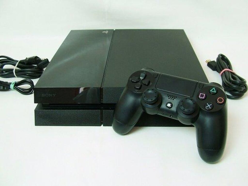 U ponudi je Sony PlayStation 4 sa naslova. Stanje: radno perfektno