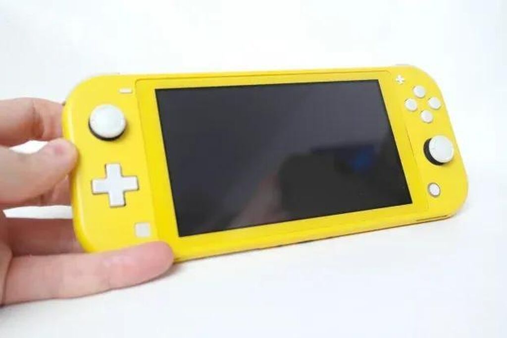 U ponudi je Nintendo Switch Lite Limited Edition. Stanje: odlično