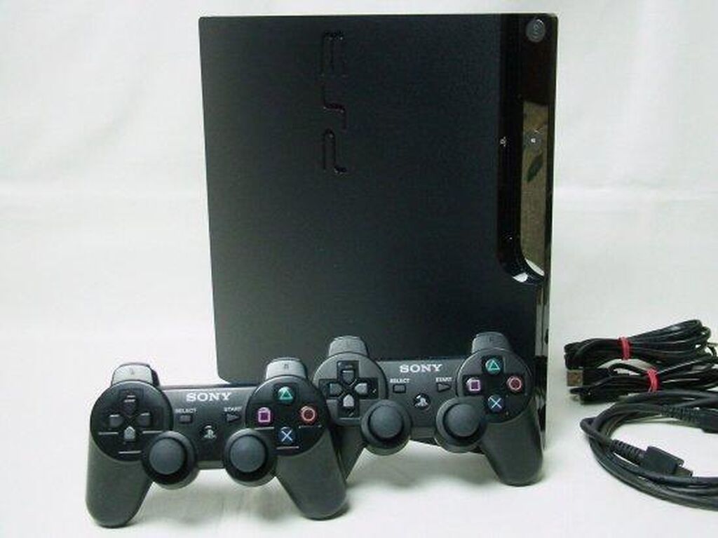U ponudi Sony Playstation 3 sa naslova. Konzola je lepo očuvana, radno