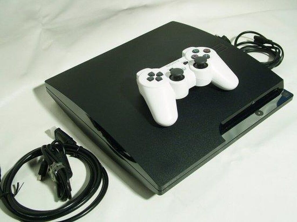 PlayStation 3 (model 3004A), u odličnom radnom i fizičkom stanju