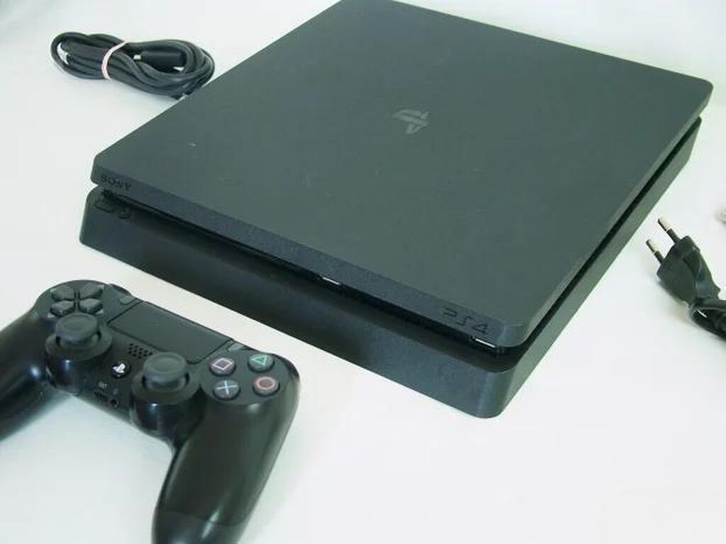Sony PlayStation 4 Slim (model 2116A), u odličnom radnom i fizičkom