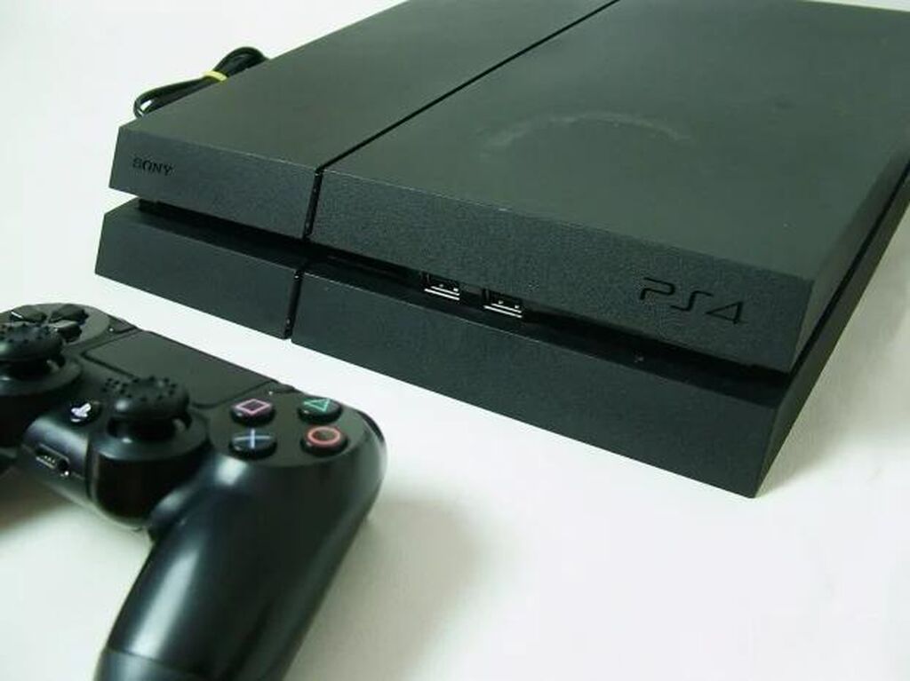 Sony PlayStation 4 (model CUH-1216A), novija fat generacija
