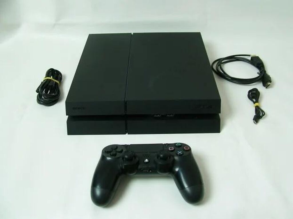 Sony PlayStation 4 (model CUH-1216A), fabričko stanje (neotvarana, sa