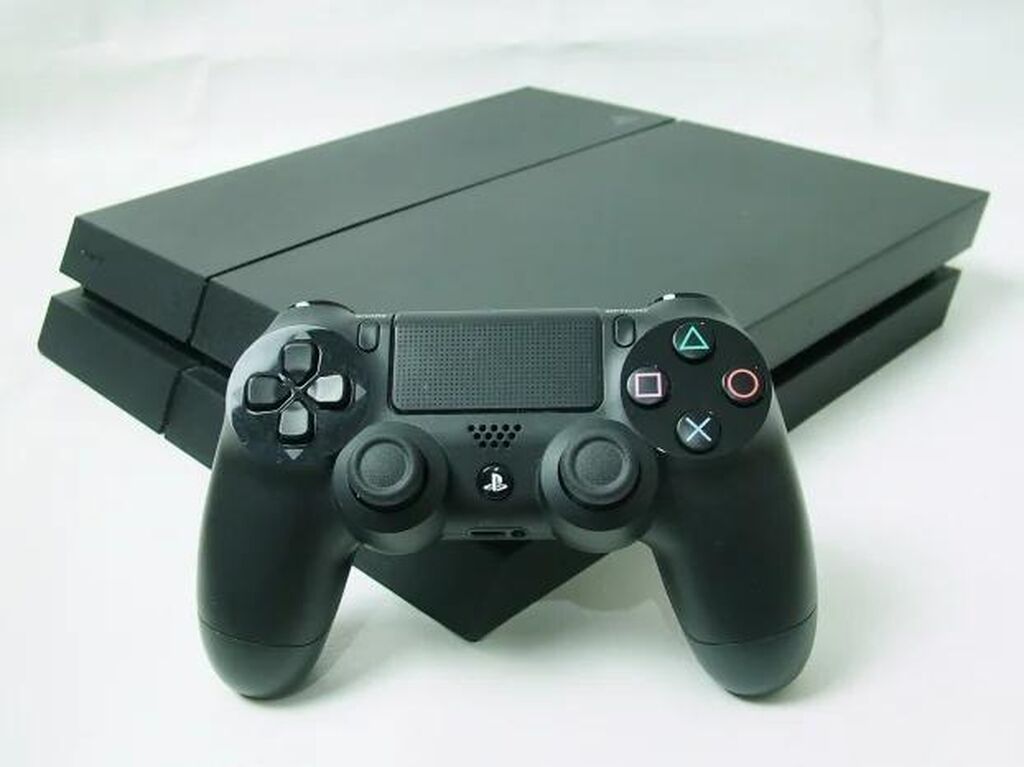 Sony PlayStation 4 (model CUH-1216B), fabričko stanje (neotvarana, sa