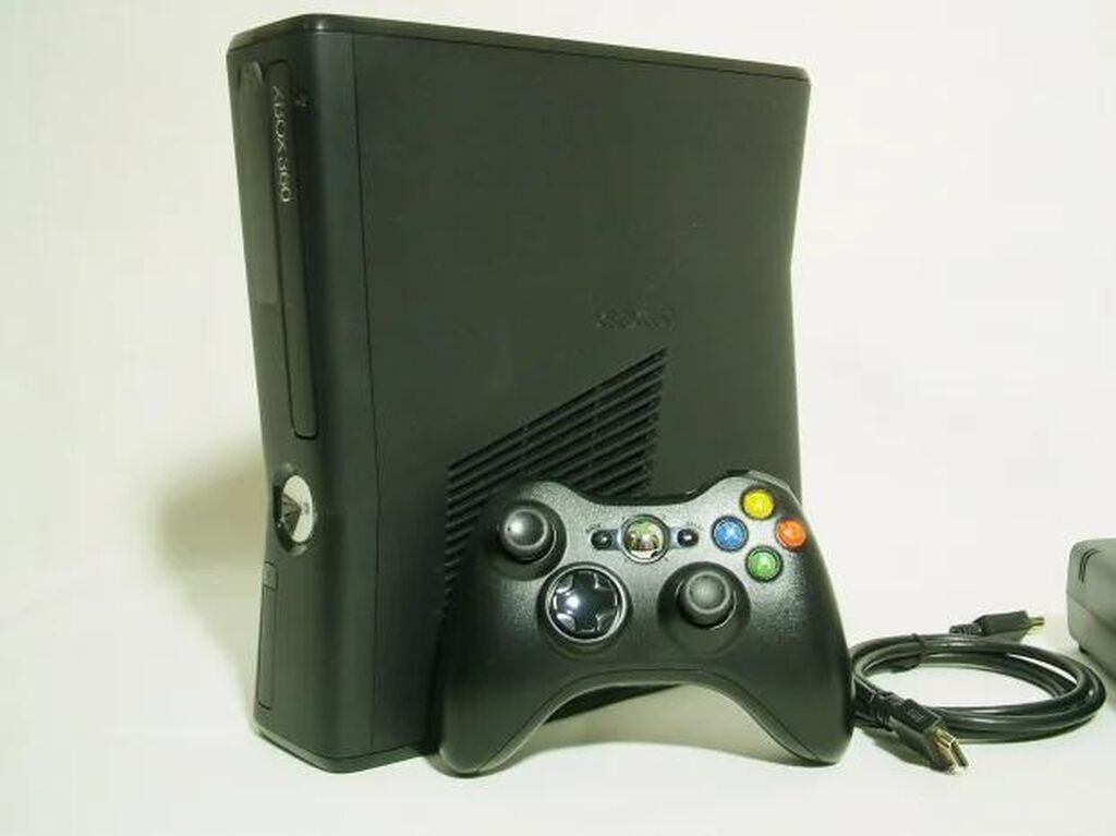 Xbox 360, odlično očuvana i potpuno ispravna (noviji model bez