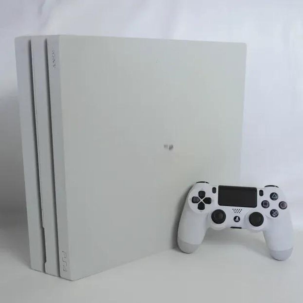 U ponudi Sony PlayStation 4 PRO konzola u perfektnom stanju. PS4 PRO