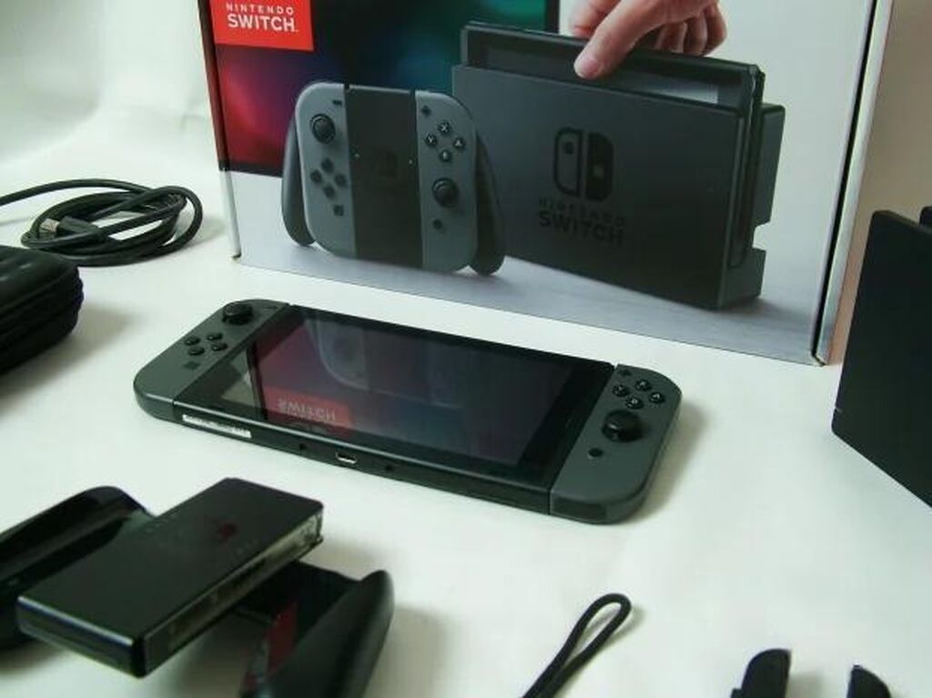 U ponudi Nintendo Switch konzola, odlično očuvana i veoma malo