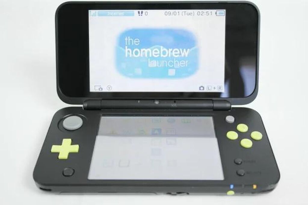 U ponudi Nintendo New 2DS XL konzola, lepo očuvana sa manjim znakovima