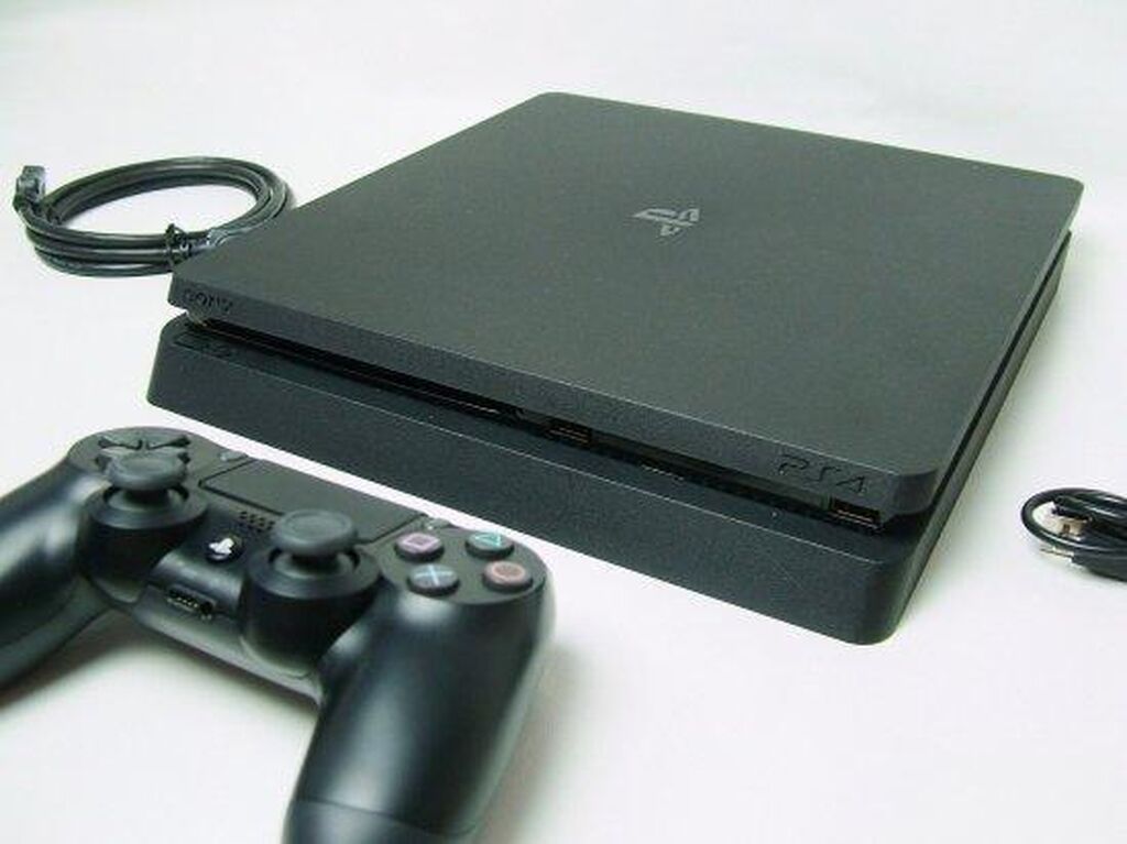 U ponudi Sony PlayStation 4 Slim konzola, model CUH-2216B. Odlično