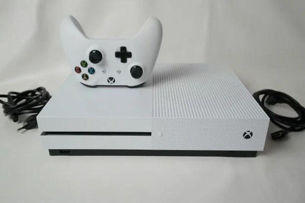 XBOX One S konzola u dobrom radnom i fizičkom stanju (slike u