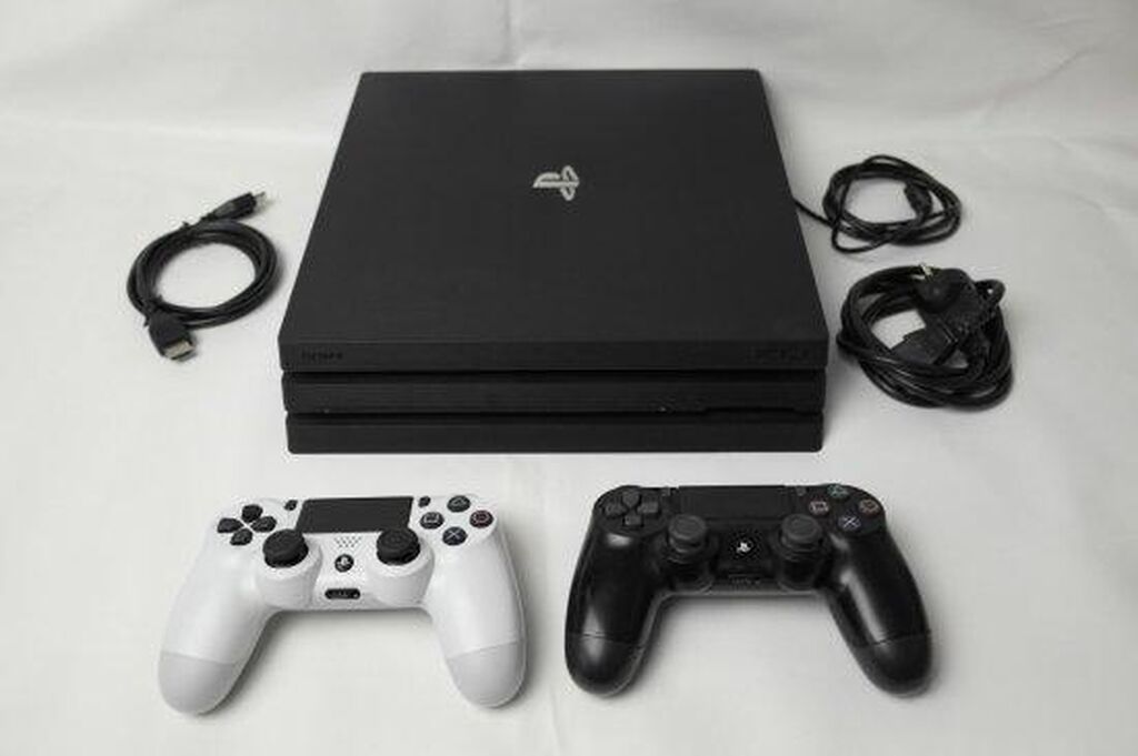 Sony PlayStation 4 PRO (model 7016B) u perfektnom radnom stanju