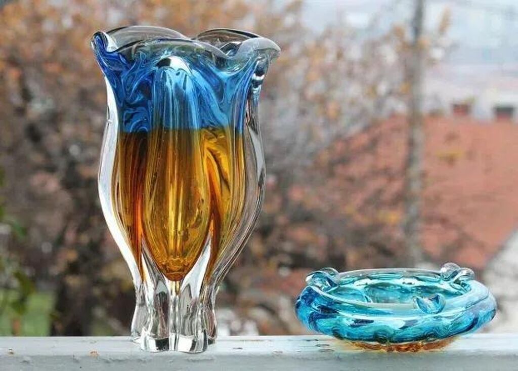 Vtg Bohemian Chribska J Hospodka Blue Amber Art Glass Vaza. Cena za