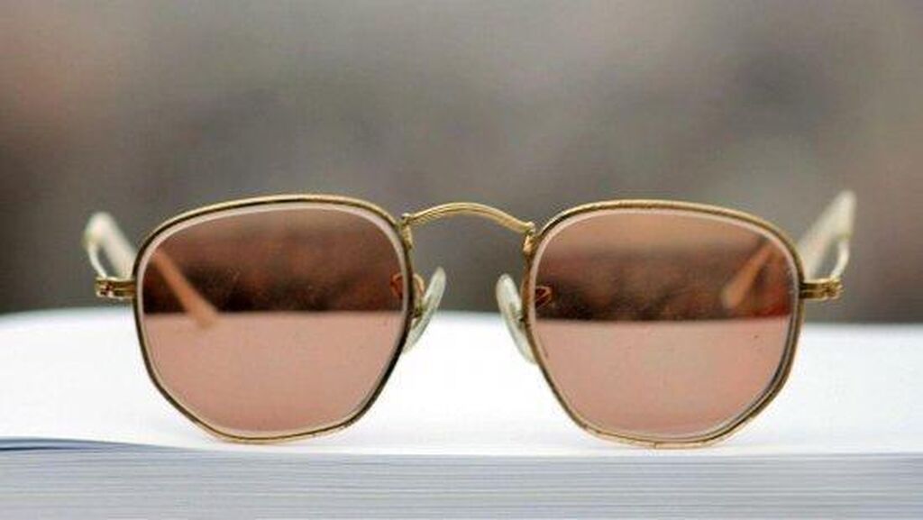 Vintage B&L Ray Ban U.S.A. classic round sunglasses in gold. Made
