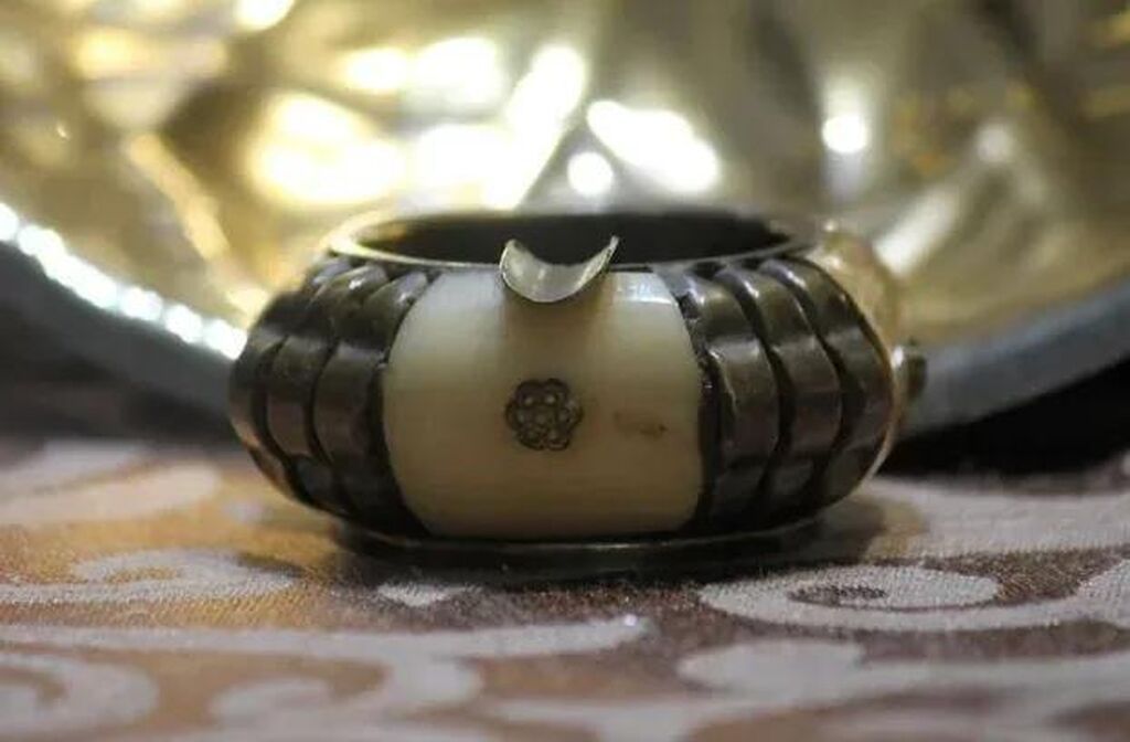 Vintage pepeljara od prave kosti i bakra. Vintage iz 1970-ih Pepeljara