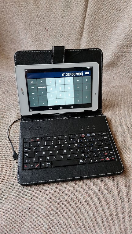 Acer Iconia Tab 8 A1-840 + futrola sa tastaturom - Ekran: 8 inča