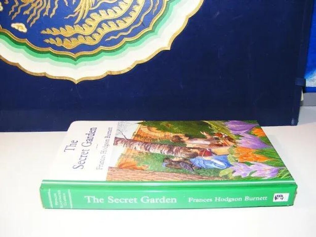 The secret garden frances hodgson burnett2003tvrd povez 19,5 cmstanje