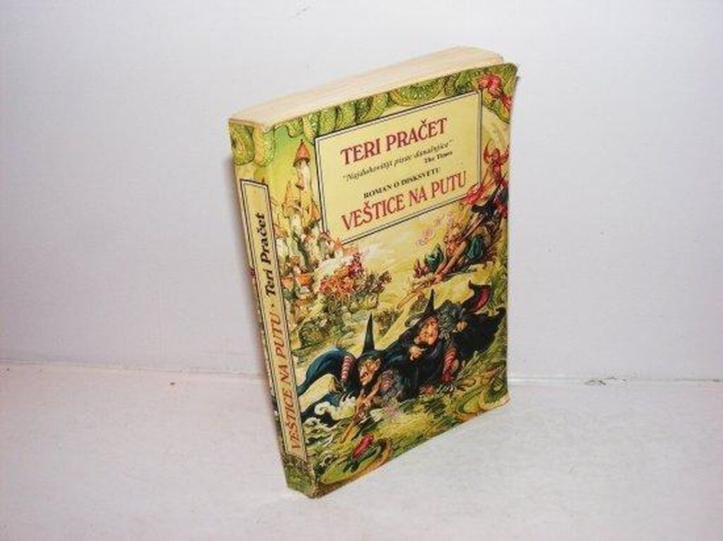 Veštice na putu Teri Pračet Izdavač: Laguna 2001. 307 str. mek povez