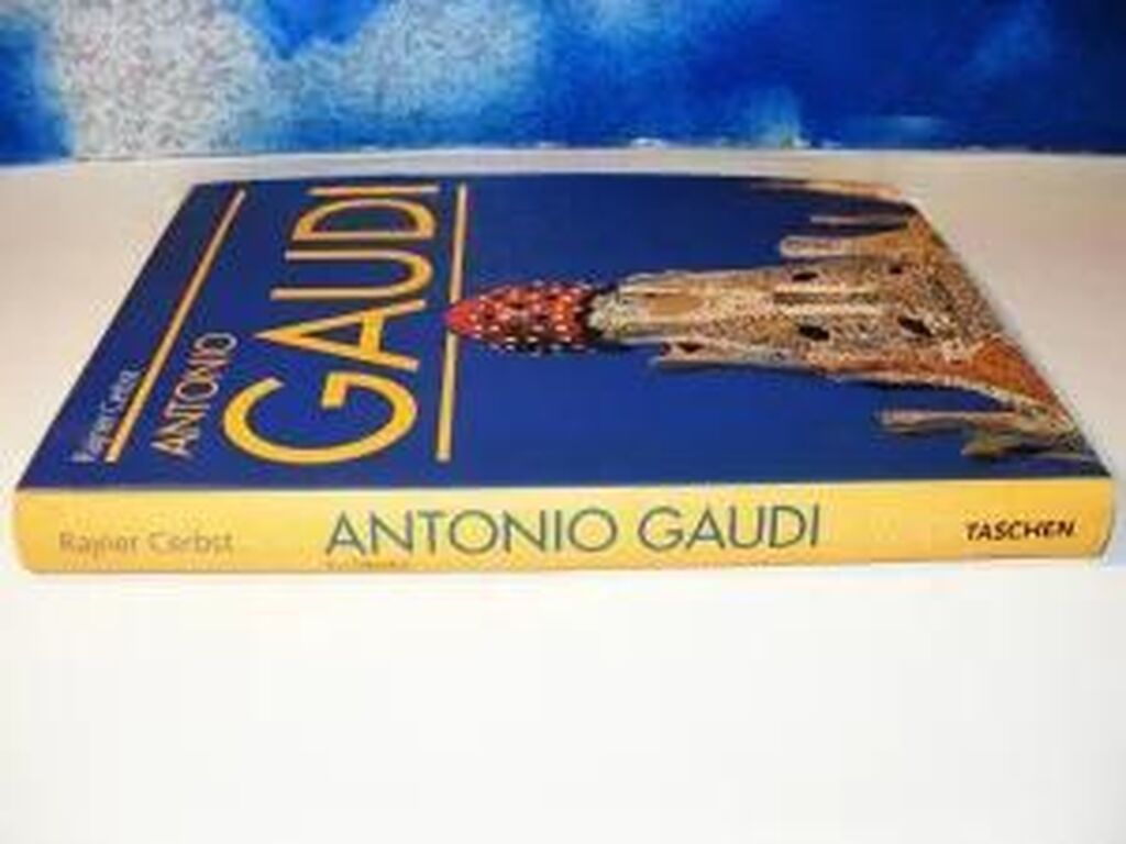 Antonio Gaudi 6 Rajner Cerbst2005 taschenmek povez 25 cmstanje kao