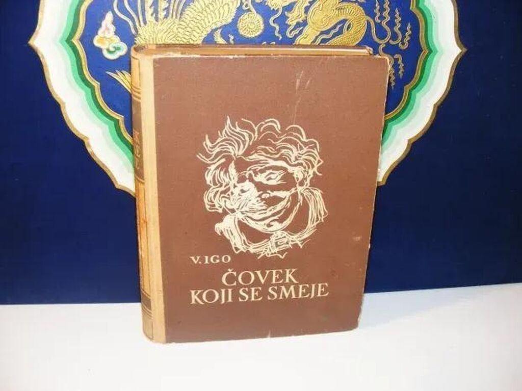 Čovek koji se smeje viktor igo 1954 rad beograd tvrd povez pohabane
